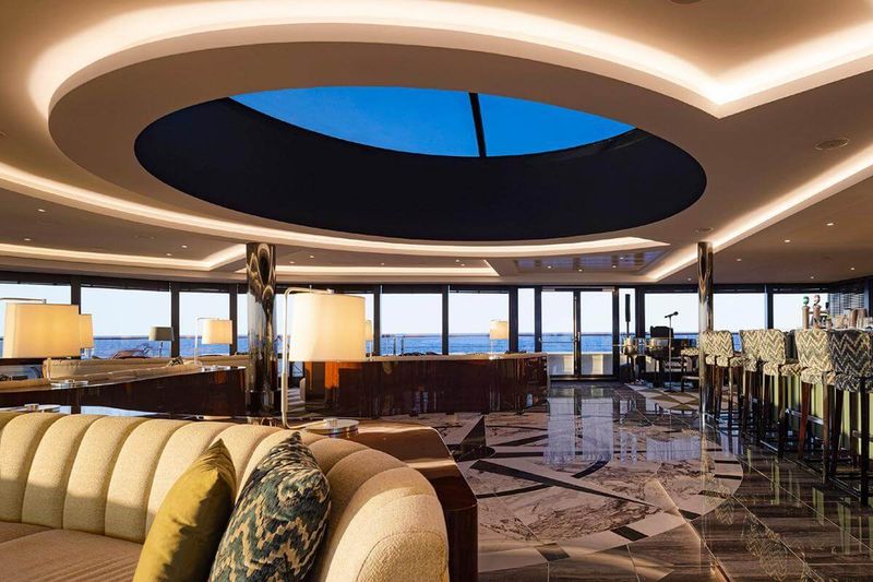 world discoverer interior